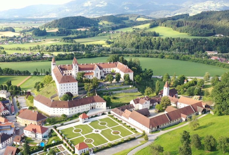 Regel des Hl. Benedikt - Benediktinerinnen und Benediktinern im deutschsprachigen Raum